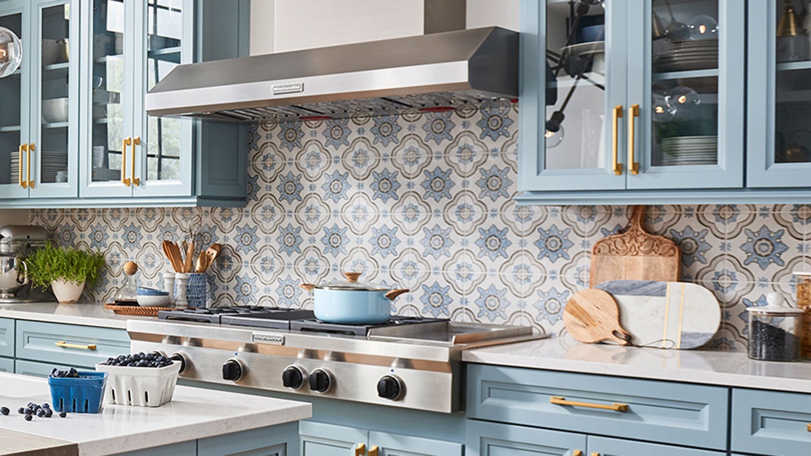 10 Modern Farmhouse Kitchen Design Ideas | BLANCO