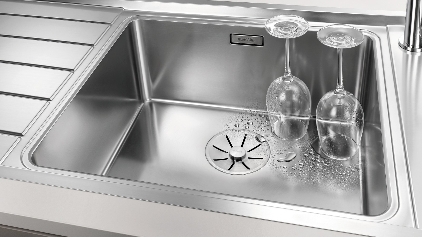Stainless steel sinks – a showpiece for your kitchen | BLANCO