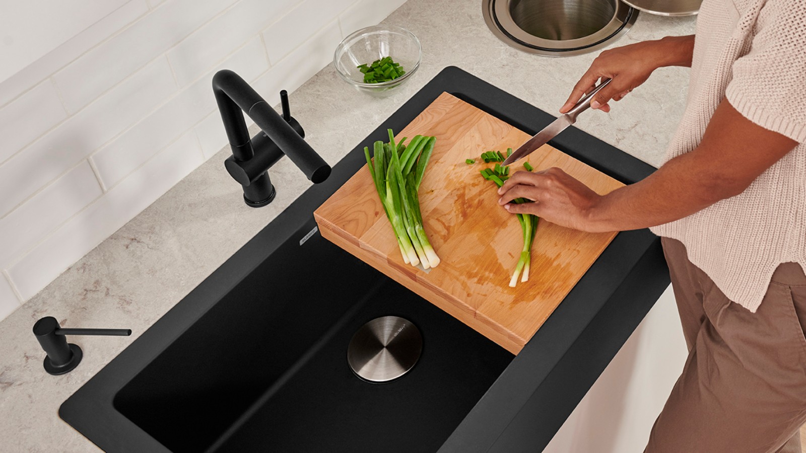 Shop VINTERA farmhouse kitchen sinks | BLANCO